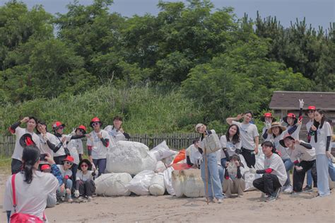 해양 오염도 심각…블랙야크 인천 주문도서 쓰레기 줍줍