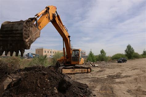 Сэлбэ Дунд голын голдирол хааж барьсан хашаа объектыг албадан буулгаж байна