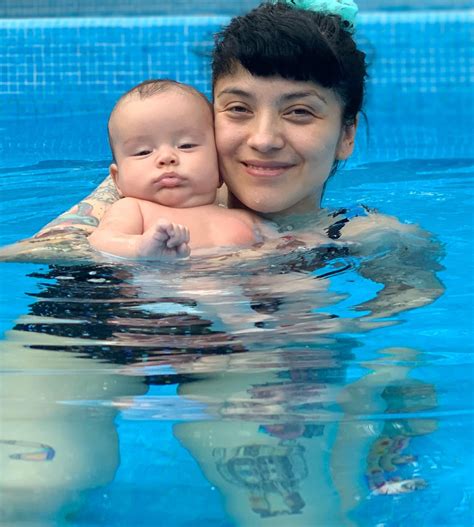 Mon Laferte mostró el rostro de su hijo por primera vez