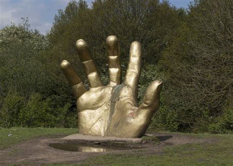Golden Hand Clipstone