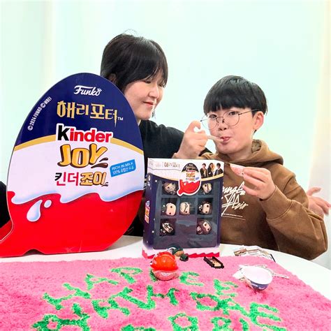 지안홀릭🌿 협찬 광안리 동방오거리 근처에 예쁜 카페 발견해서 너무나 좋았던 그 카페 바로 카페오월 카페가 2층이라 올라가는 계단부터 예뻐서 좋았는데 들어가보니