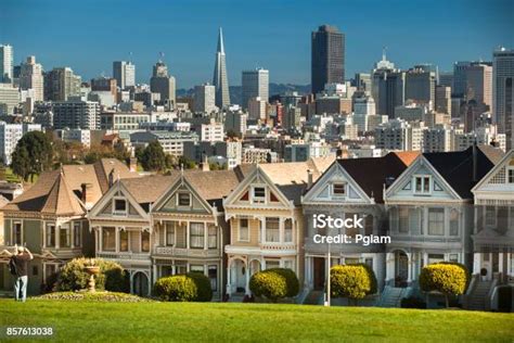샌 프란 시스 코 엽서 행 스카이 라인 캘리포니아 미국 샌프란시스코 캘리포니아에 대한 스톡 사진 및 기타 이미지 샌프란시스코 캘리포니아 페인티드 레이디스 하우스 0명