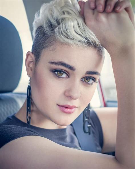 Stefania Ferrario Model Hair Short Hair Styles Shaved Side Hairstyles