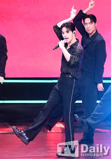 [td포토] 김우진 무대를 즐기며