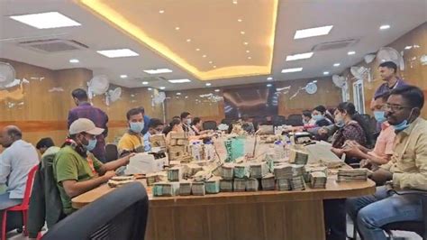 Dhiraj Sahu I T Raid ₹353 Crore Recovered From Premises Linked To