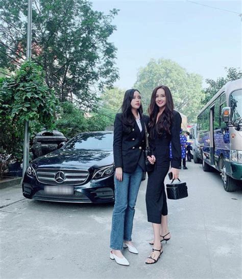Đường Tình Trái Ngược Của Mai Phương Thúy Và Em Gái Xinh đẹp Không Kém