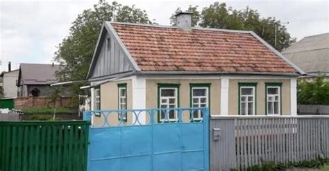 Чак след смъртта на съпруга си Хана разбира за предателството му когато намира син чадър във