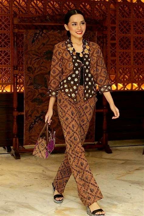 Pin By Abi Theclas On Batik Nusantara Batik Fashion Batik Clothing