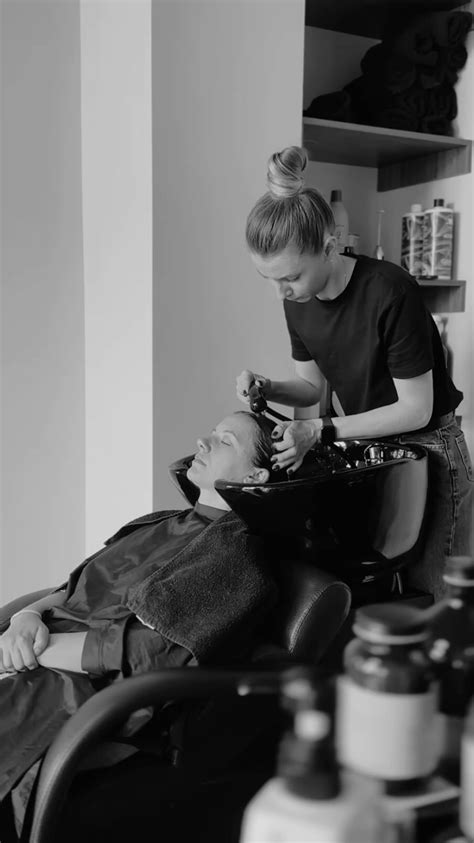 Нарощення волосся Відновлення Професійний домашній догляд Реконструкція від трихологічного