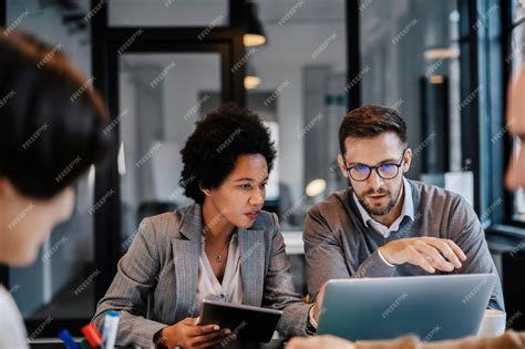 Premium Photo The Interracial Executives Are Sitting At The Boardroom