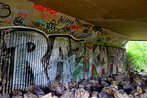 무료 이미지 거리 도시의 벽 지하철 청소년 스프레이 예술가 페인트 운동 라이프 스타일 낙서 미술 신전 문화 도시 지역 고대 역사