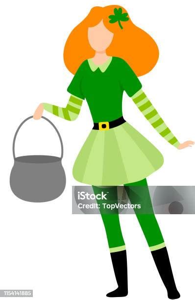 가마솥 젊은 여자 녹색 아일랜드어 의상 축 하 성 패트릭 일 벡터 일러스트 레이 션으로 서 있는 빨간 머리를 가진 소녀 St Patricks Day에 대한 스톡 벡터
