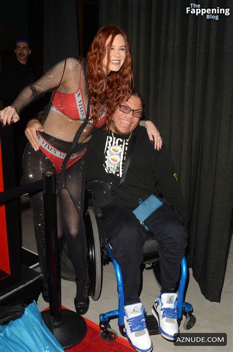 Maitland Ward Sexy Flashes Her Hot Tits At The Avn Expo In Las Vegas