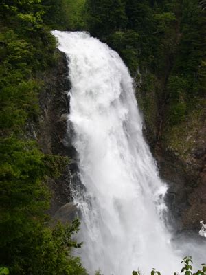 三条の滝 尾瀬保護財団