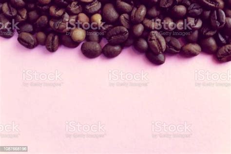 아름 다운 질감의 갓 선택한 맛 있는 풍부한 갈색 자연 향기로운 커피 나무 곡물 Arabica 커피 콩 Robusta 구이 평평