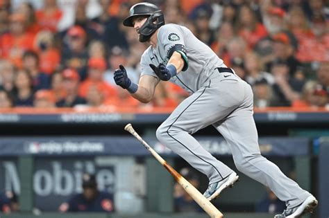 San Francisco Giants Agree To 433m Deal With Of Mitch Haniger