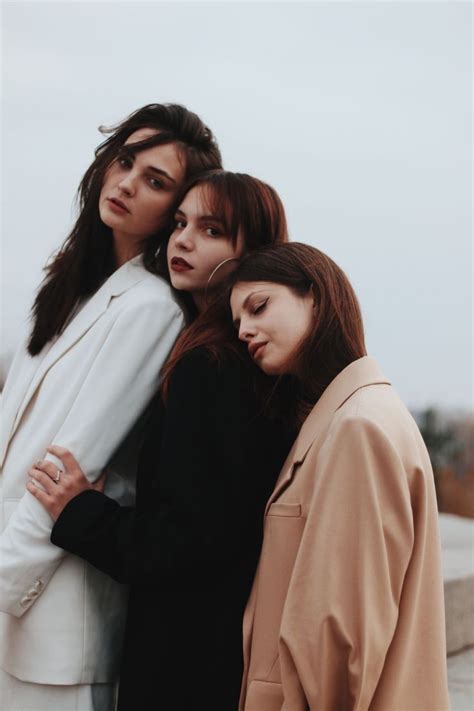 Pin Di Алена Подгорная Su 2 девочки Pose Fotografiche Fotografia Foto