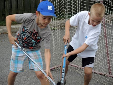 Hockey De Rue Les Enfants Pourront Jouer Sils Respectent Les Règles De Sécurité Et Diminuent