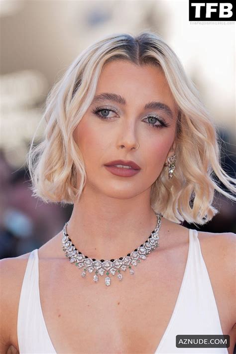 Emma Chamberlain Sexy Seen Flaunting Her Pokies At The Venice