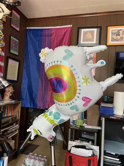 Meet Larry The Long Dick Llama Scrolller