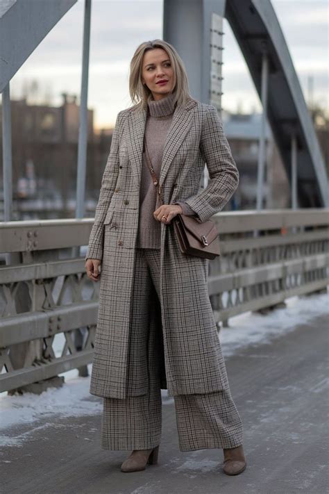 21 Understated Yet Chic Outfits For Older Women Who Love Quiet Luxury