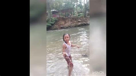 Mandi Sungai Sama Adik Seru Banget YouTube