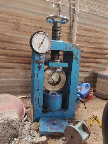 Manual Analog CUBE TESTING MACHINE For Hand Operated Model Name Number Ridra Ctm 1000kn At