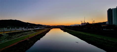 아침엔 춥더니 차츰 기온이 오르는 김천 직지천 일출과 아침 풍경 입니다 202210180625 0755 메리골드 꽃사랑 꽃을 사랑하는