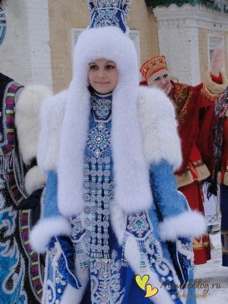 Что делает Снегурочка летом?