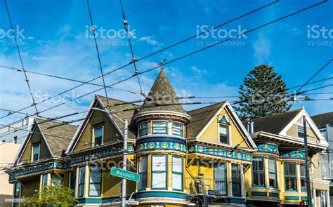 코너 Trollies 샌 프란 시스 코 캘리포니아에 대 한 전기 와이어와 빅토리아 행 집에서 0명에 대한 스톡 사진 및 기타 이미지 Istock