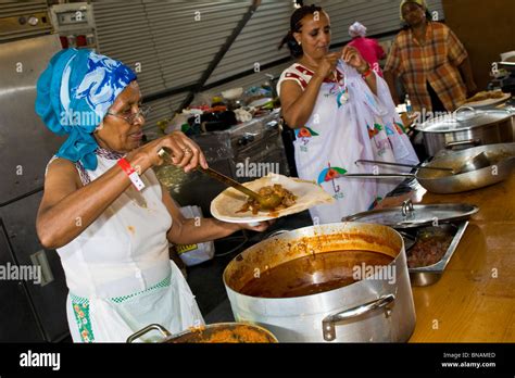 Eritrean Women In The Kitchen Festival Of The Eritrean People In Italy Cinisello Balsamo