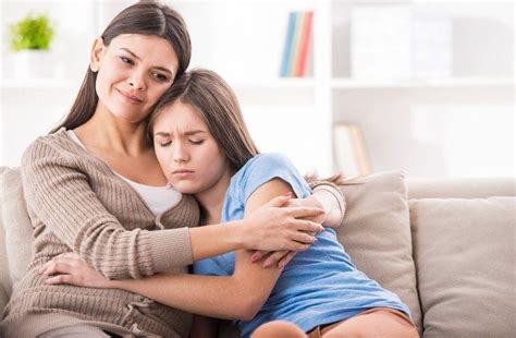 Выделения у девочек 3 4 5 7 10 12 13 лет белые зеленые желтоватые на