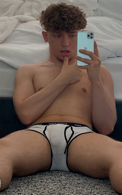 Bulging Crotch Selfie Houtex2019