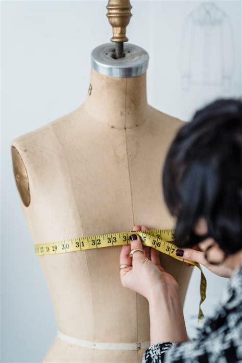 꾸뛰르 드레스 형태 디자이너 마네킹 맞춤 의류 맞춤형 몸매가 좋은 바느질 작업 바느질하는 변경 별주 사이즈 손 솔기 수제 수직 쐈어 스튜디오