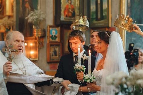 Свечи для венчания особенности и значение как выбрать правильно и что делать после обряда с