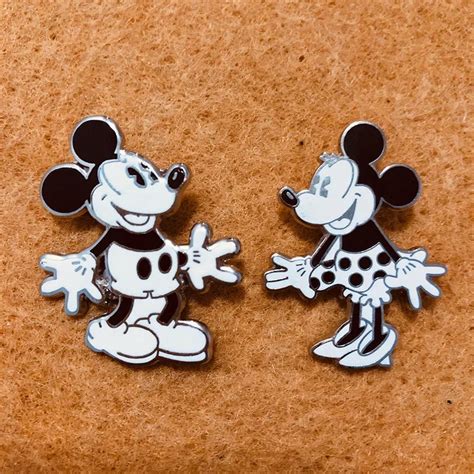 Mickey Mouse And Friends ‘mickey And Minnie Monochrome Enamel Pin