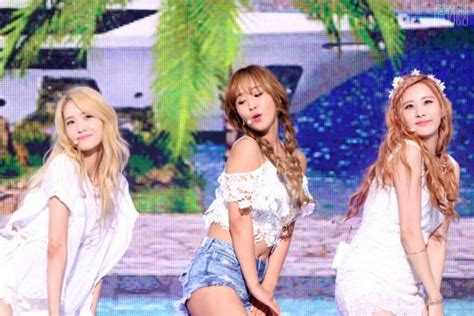 17 Best Images About Kwon Yuri On Pinterest Kpop Airport Fashion And Yuri Girls Generation