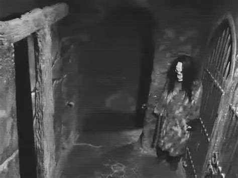 귀신의 집에 여친 버리고 나온 남자  유머 게시판