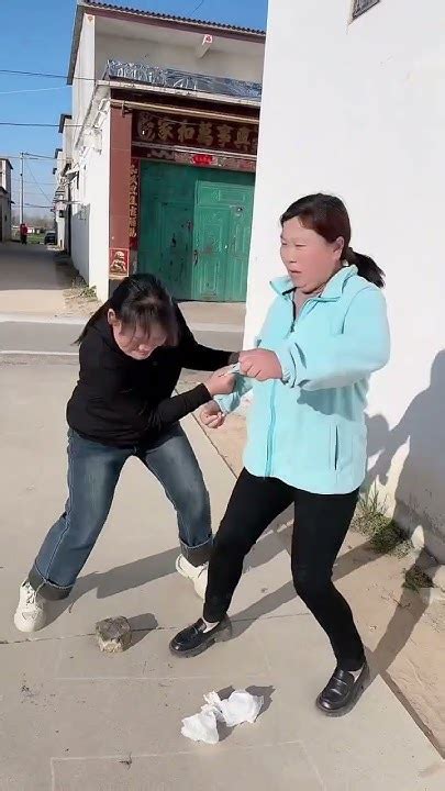 暑你最有料 青姐爱搞笑 的中文意思是： 暑假最有趣 青姐喜欢搞笑 Youtube