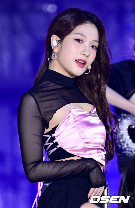 프로미스나인 이서연 치명적인 눈빛 사진