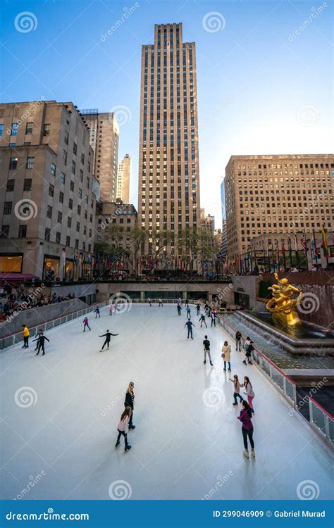 Skating At Rockefeller Center Editorial Image 39981956