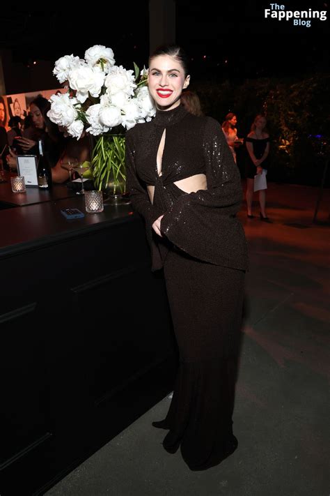 Alexandra Daddario Cleavage Pics What S Fappened