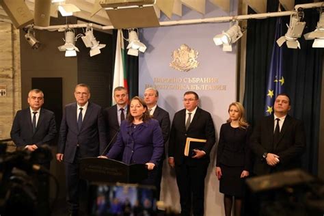 Вдигат всички пенсии а БСП подкрепя еврото мина първият трус в коалицията Обзор графика