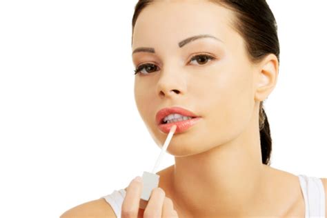 아름다운 여자 하고 자신의 차량제조업체 후속 입술모양 립스틱 립스틱에 대한 스톡 사진 및 기타 이미지 립스틱 메이크업 화장품 미용사 Istock