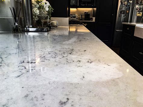 CLEANING QUARTZ WORKTOPS WHEN CLEANING STAINS