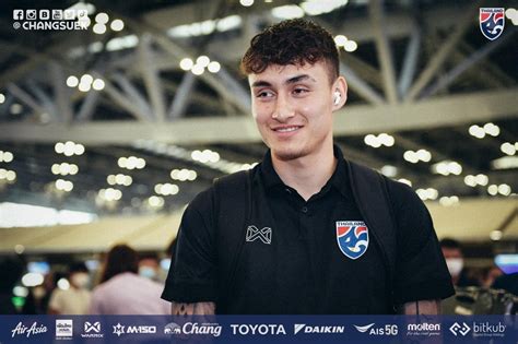 คำว่า ‘แม่ สุดยิ่งใหญ่ นิโคลัส มิคเกลสัน อดีตดาวรุ่งนอร์เวย์ผู้เลือกทีมชาติไทย Ball Thai Stand