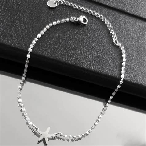 Малка звездичка 1 см и бели мъниста на СТОМАНЕНА гривна за крак нежна верижка регулира се от
