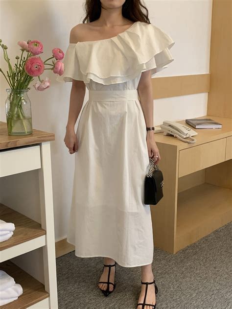 차탄 휴양지 비치 여름 오프숄더 원피스 블랙 화이트 바캉스 프릴 롱원피스 르뚜앙