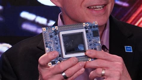 Intel показала ИИ ускоритель Gaudi3 который в 2024 году составит конкуренцию Amd и Nvidia U M