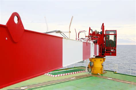 예방 유지 보수 일정 전문가 서비스 유압 시스템 크레인 역의 컨트롤러와 크레인 연산자 또는 기술자 수정 및 서비스 크레인 유지 보수 일상적인 작업에서 크레인 기중기 운전사에